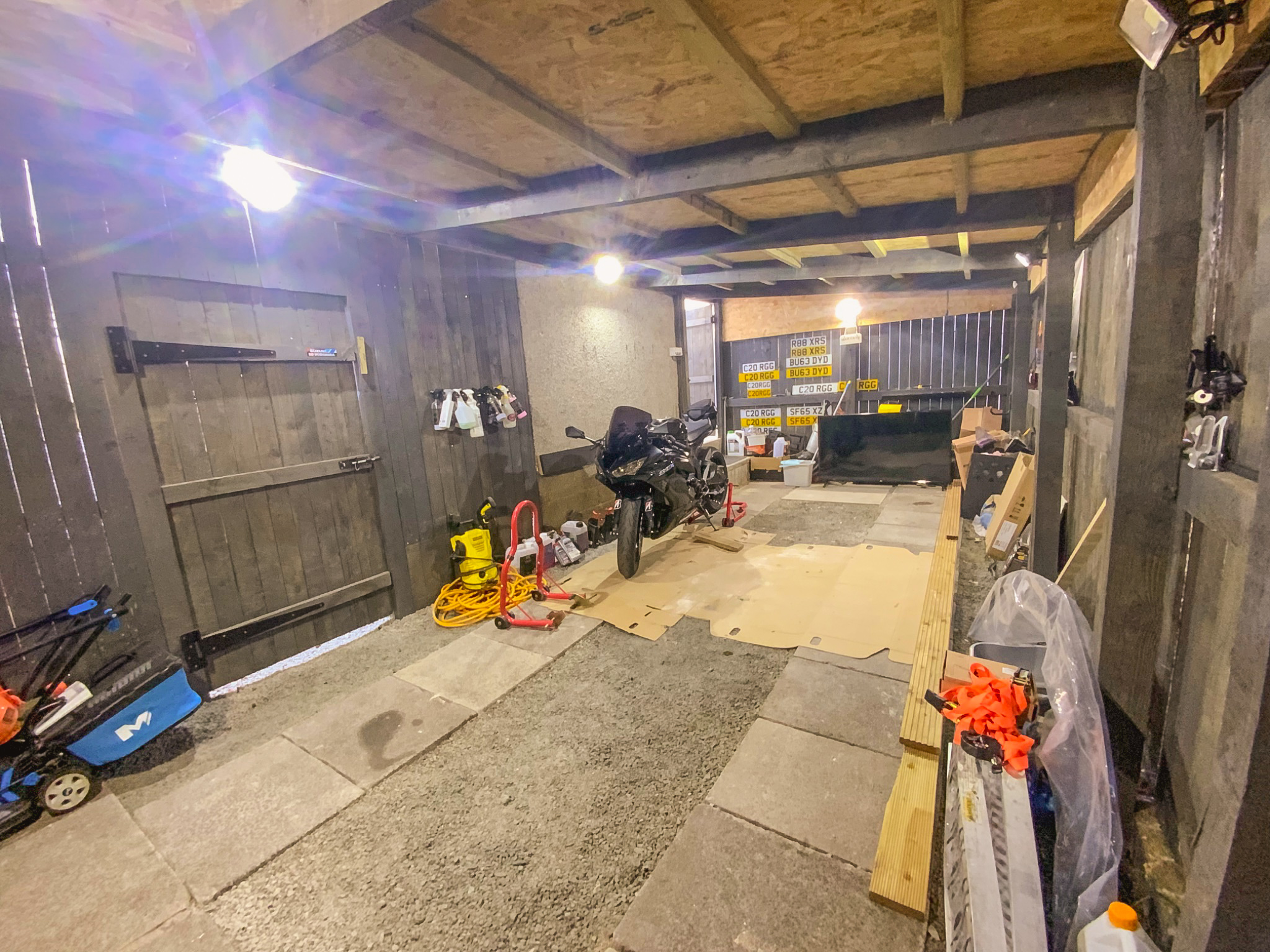 Large Garage/Workshop – Welcome Homes Ayrshire